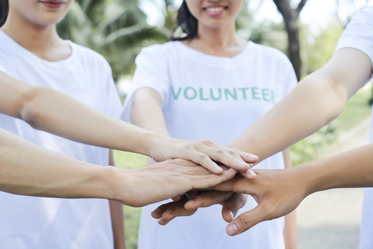 Helping Hands - JLife Magazine